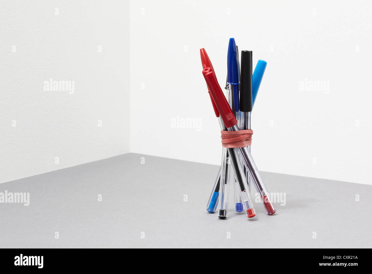 Bundle of pens Stock Photo - Alamy