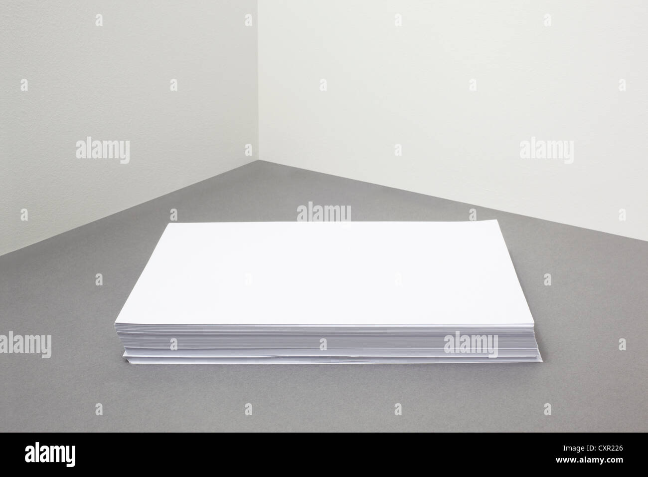 Stack of blank paper Stock Photo - Alamy