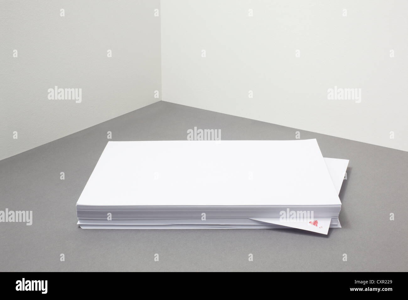 Blank piece of paper hi-res stock photography and images - Alamy