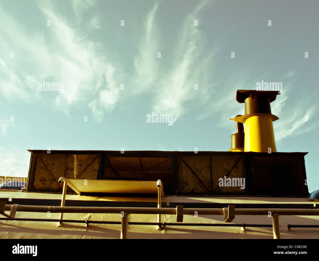Blue funnel ship hi-res stock photography and images - Alamy