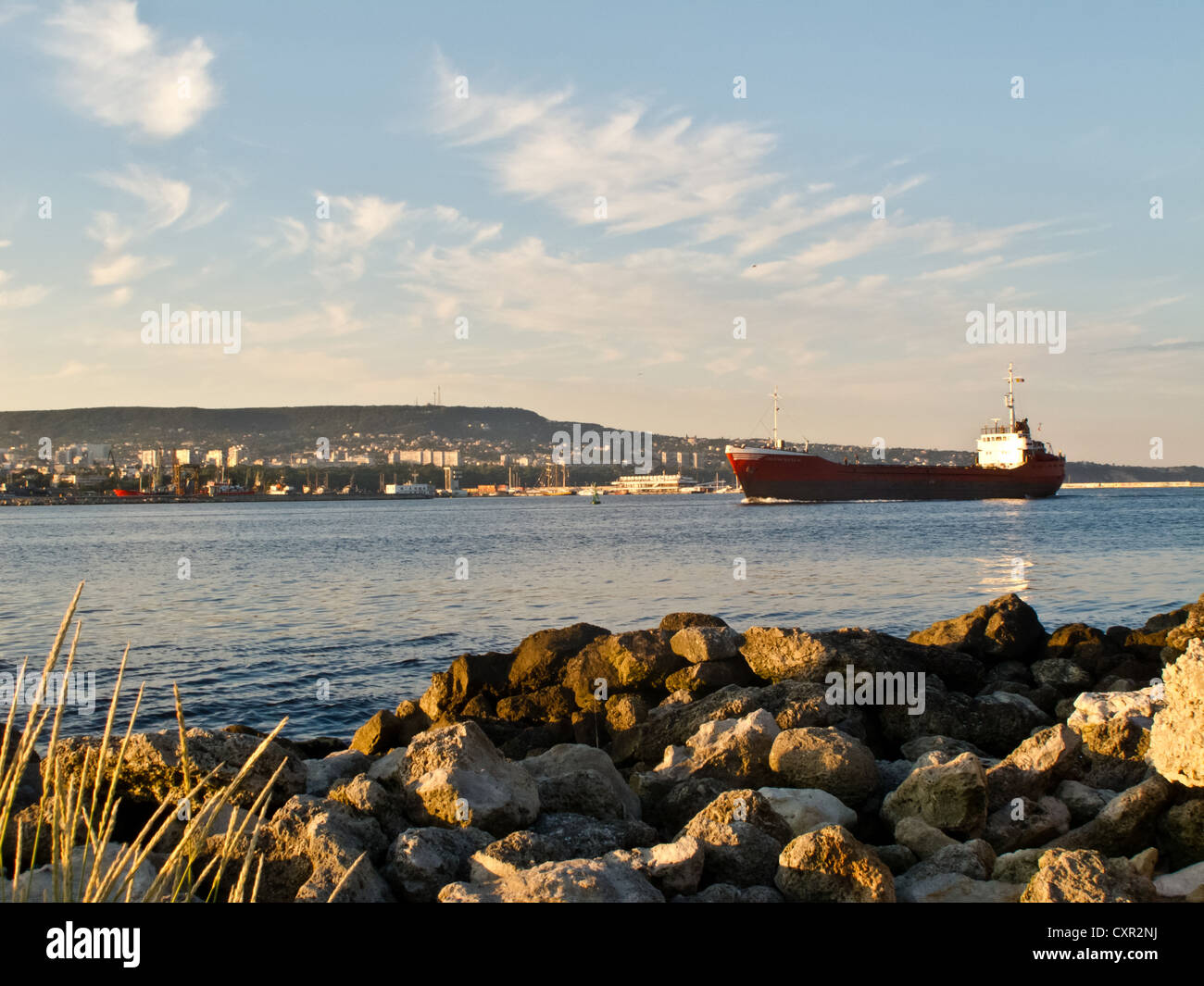 Ship approaching bridge hi-res stock photography and images - Alamy