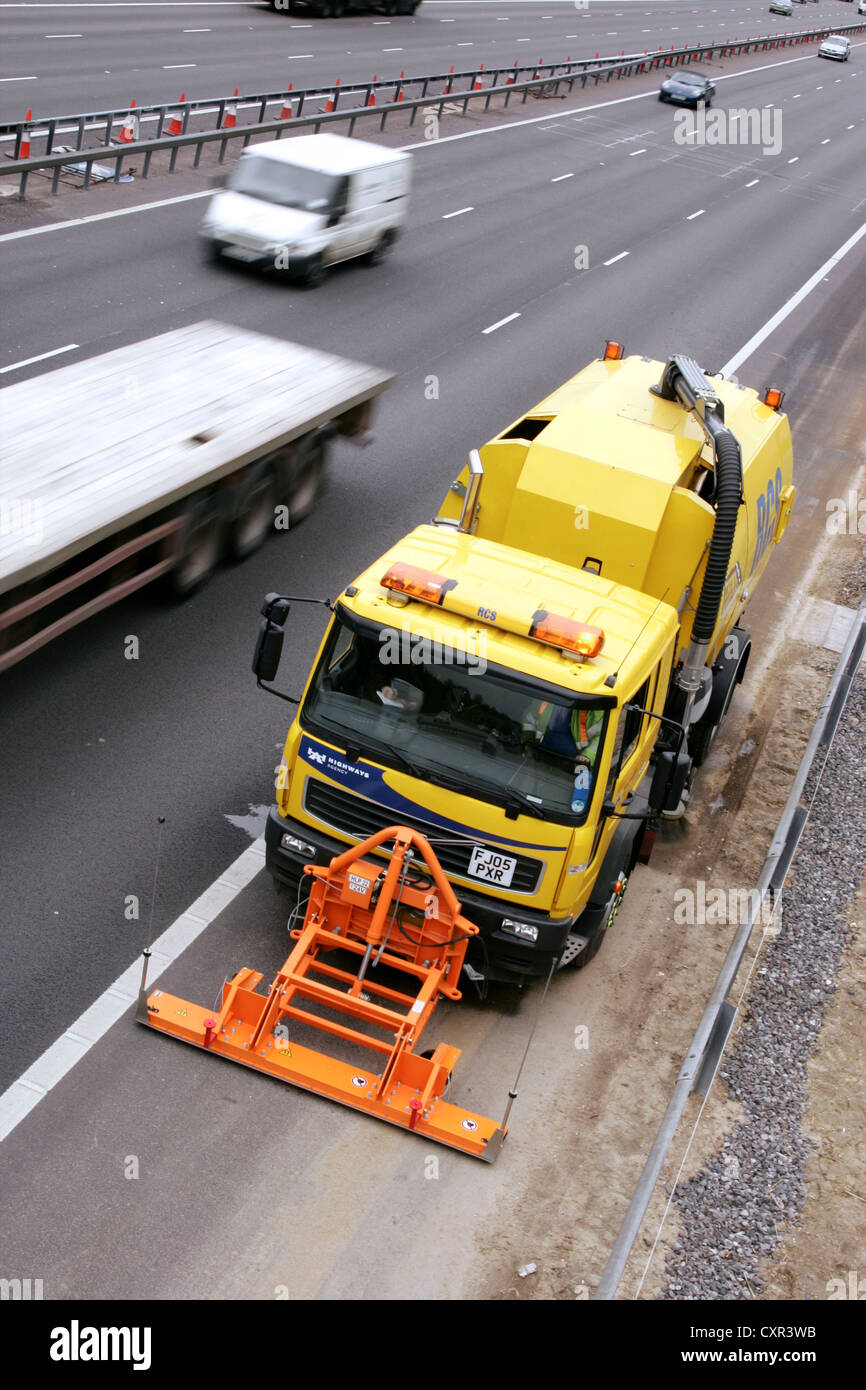 Highway maintenance vehicles uk hi-res stock photography and images - Alamy