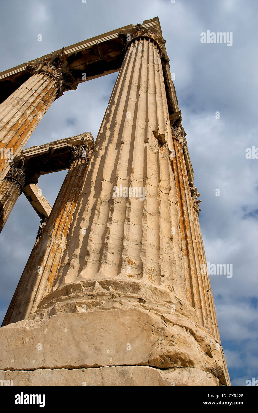 Corner column at the Temple of Zeus in Athens Greece Stock Photo - Alamy
