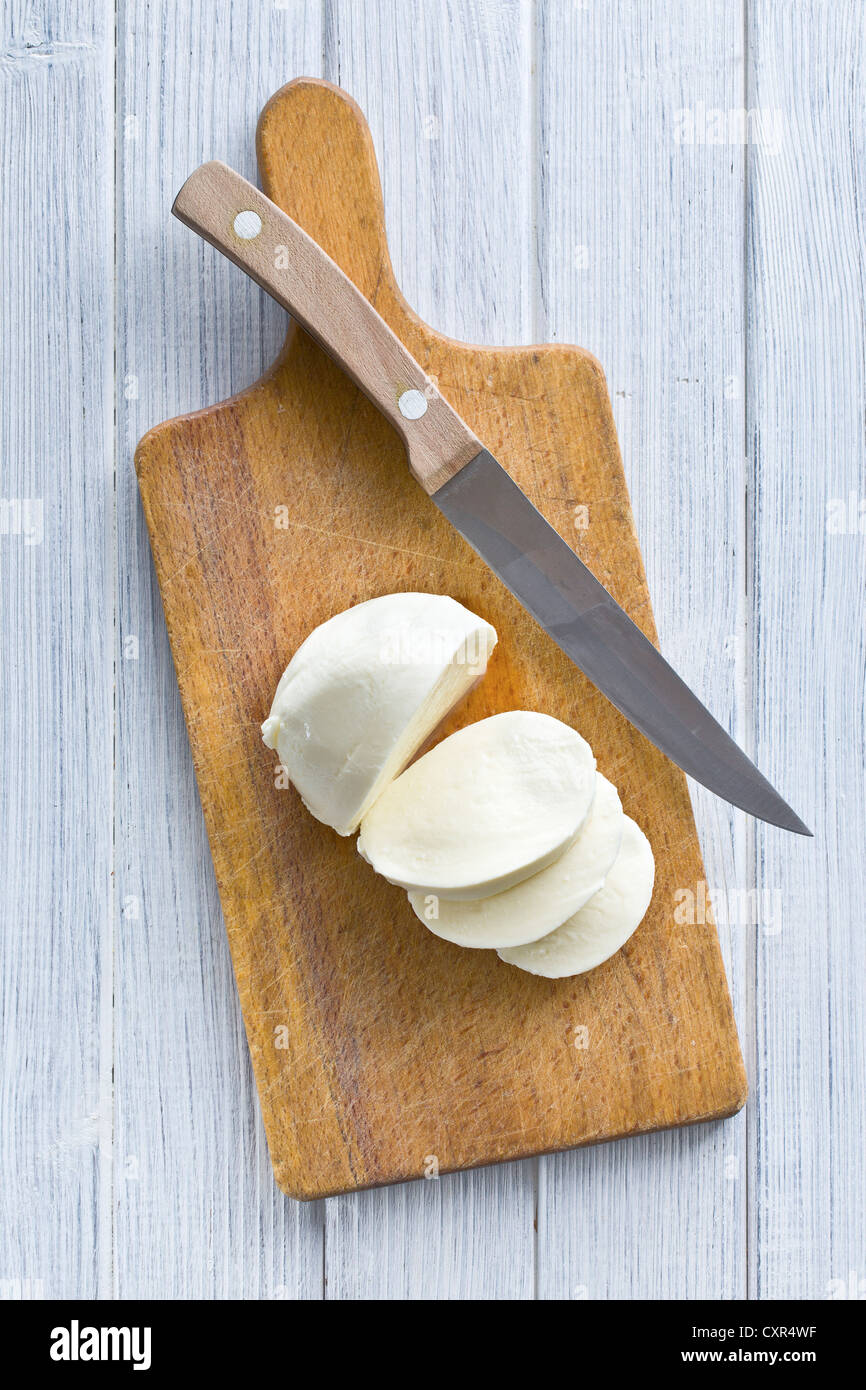 Sliced mozzarella cheese hi-res stock photography and images - Alamy