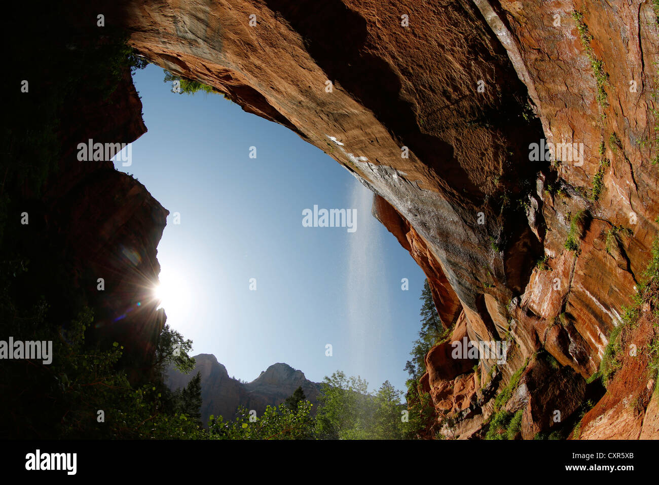 Overhanging rockfaces hi-res stock photography and images - Alamy