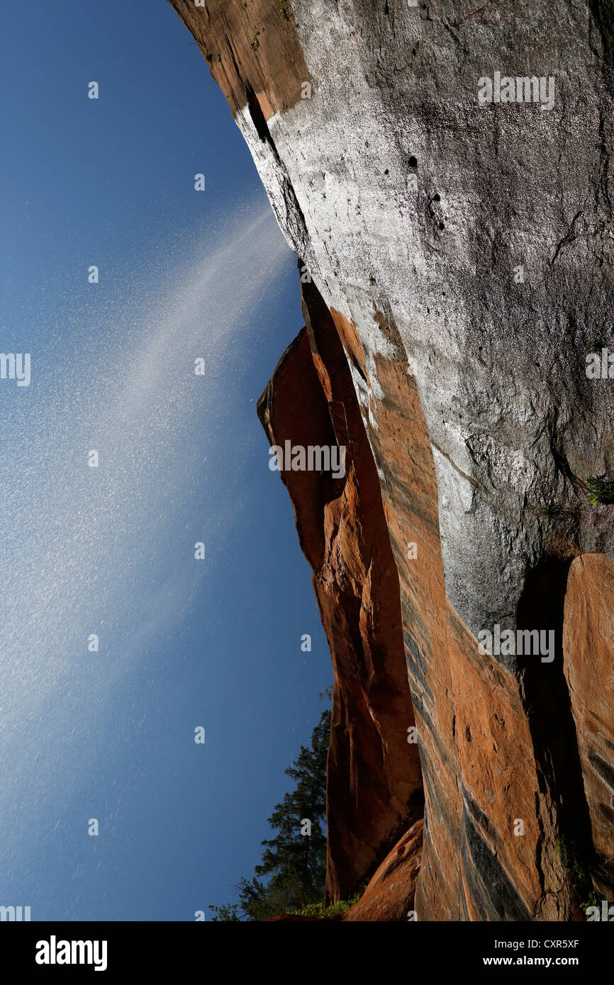 Water falling stone hi-res stock photography and images - Alamy