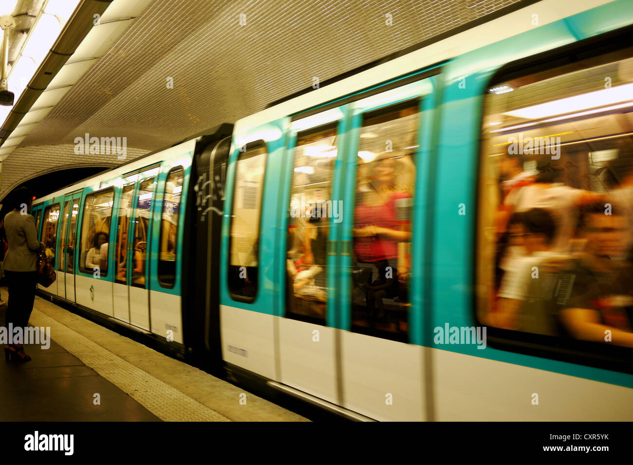 french metro train Stock Photo - Alamy
