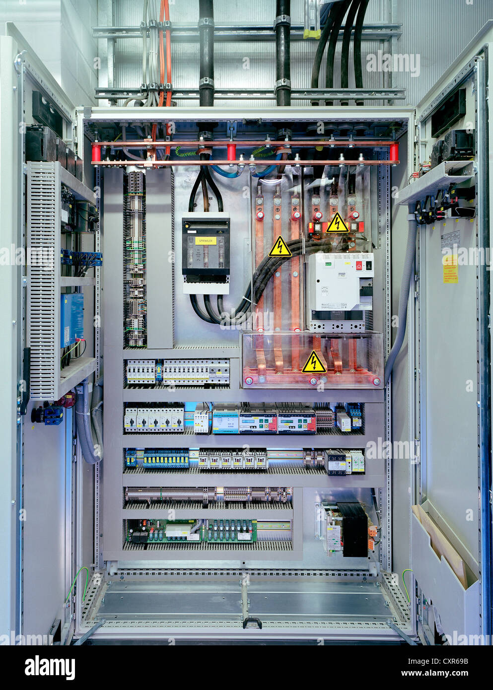 Open box electronics hi-res stock photography and images - Alamy