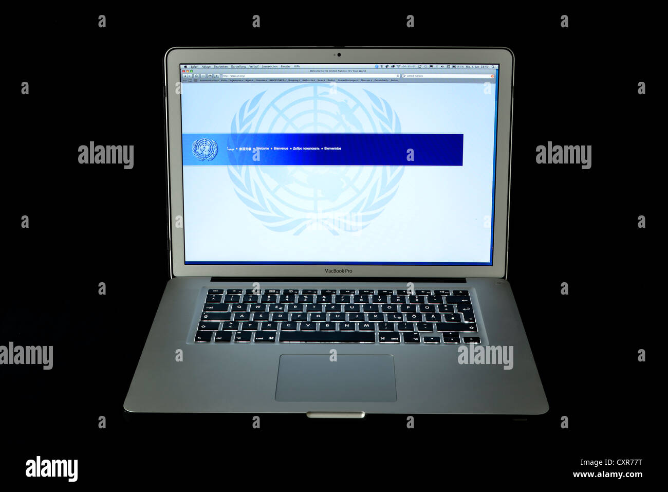 UN, United Nations website, Apple MacBook Pro laptop Stock Photo - Alamy