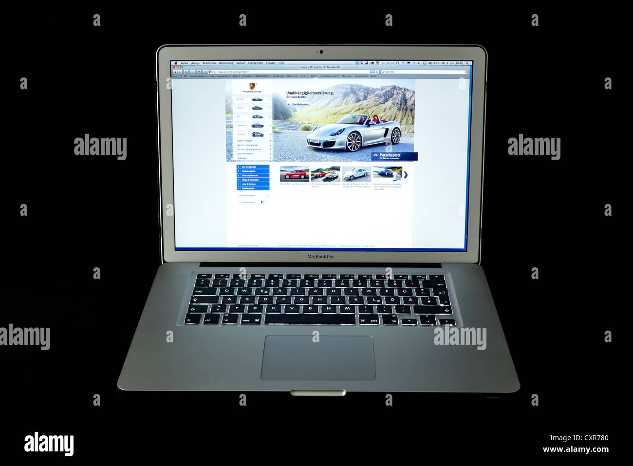 Porsche website, Apple MacBook Pro laptop Stock Photo - Alamy