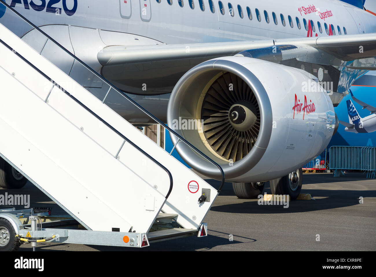 Close-up of jet engine airplane Airbus A320 Stock Photo - Alamy