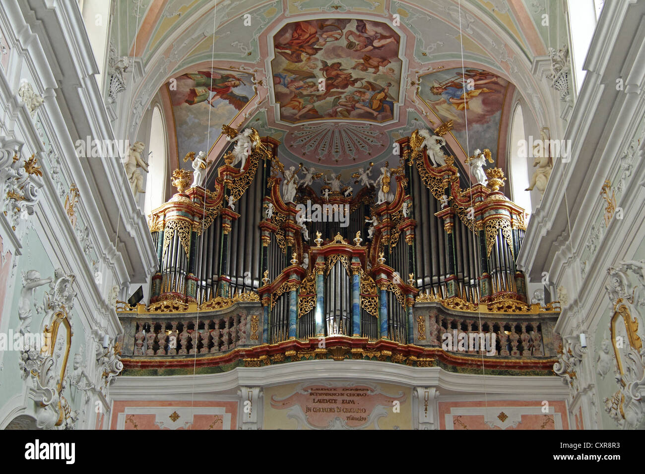 Interior view church st george hi-res stock photography and images - Alamy