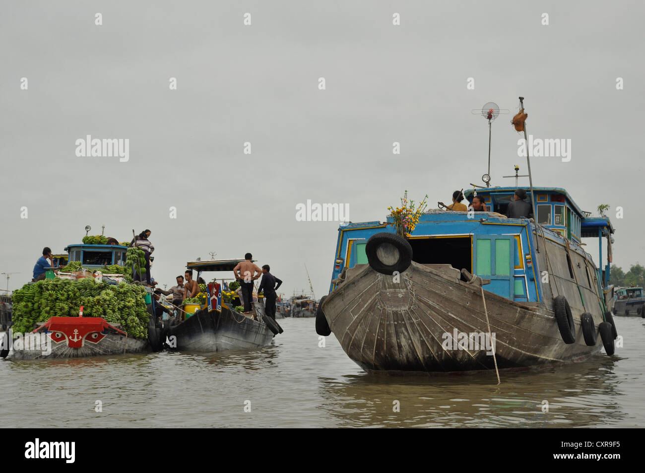 Floating market on the Mekong River, Chau Doc, Mekong Delta, Vietnam ...