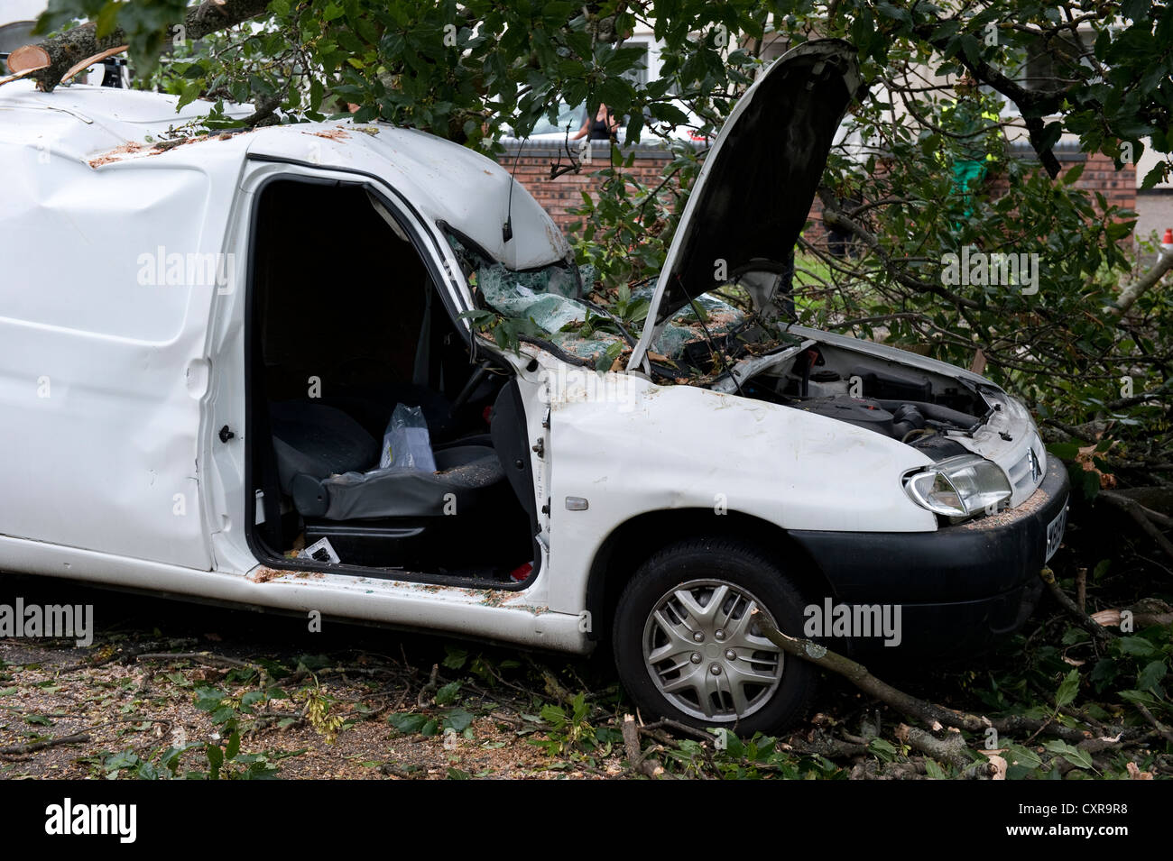 Car crushed hi-res stock photography and images - Alamy