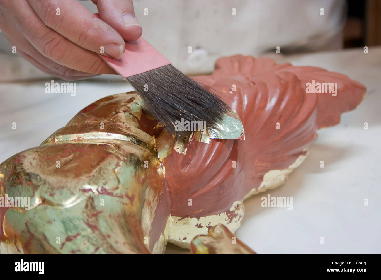 Gilder hi-res stock photography and images - Alamy