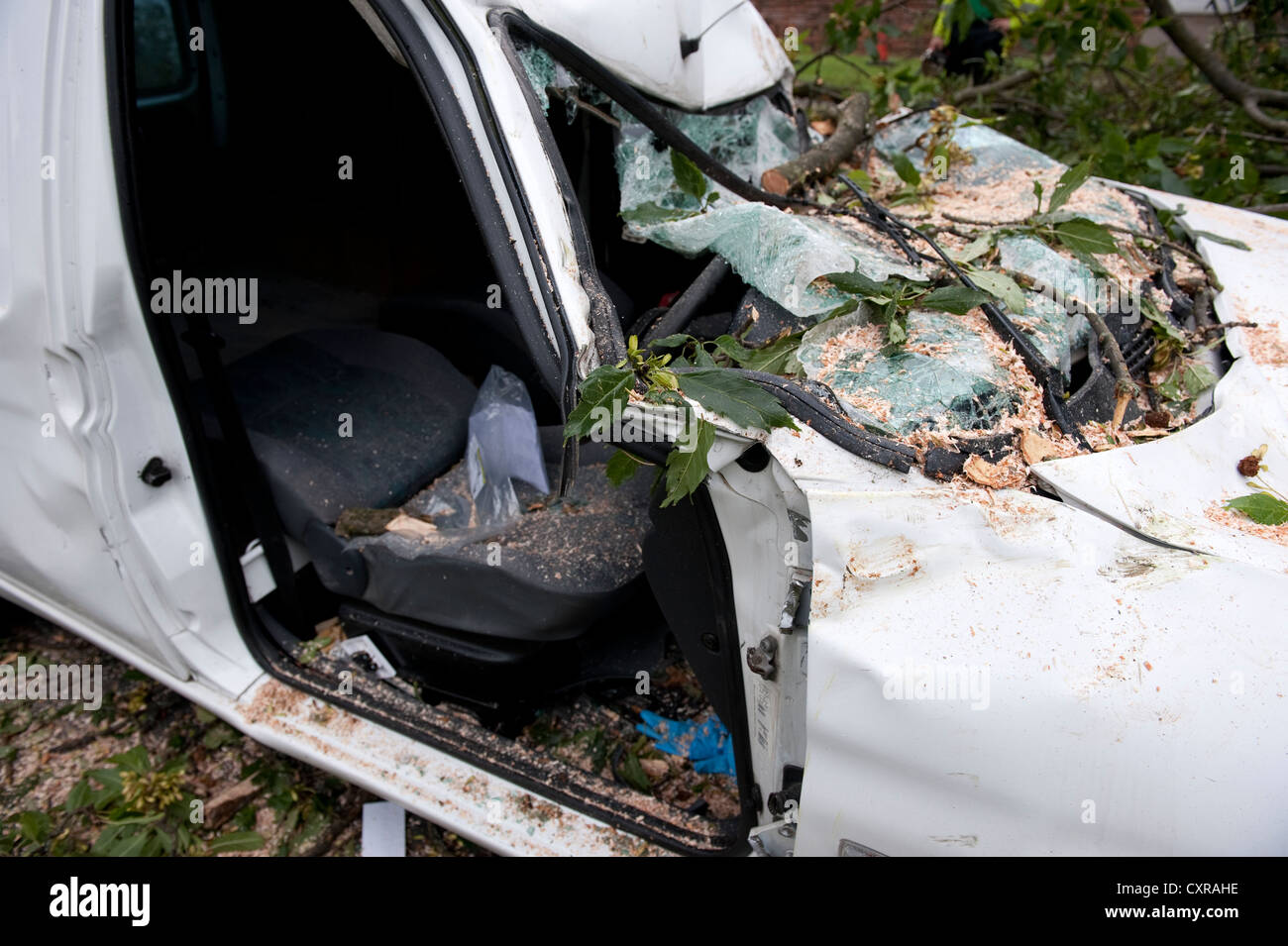 Van crushed tree hi-res stock photography and images - Alamy