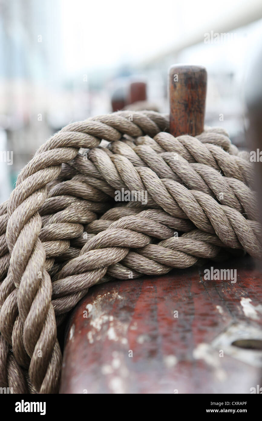 Rope on a sailing ship Stock Photo - Alamy