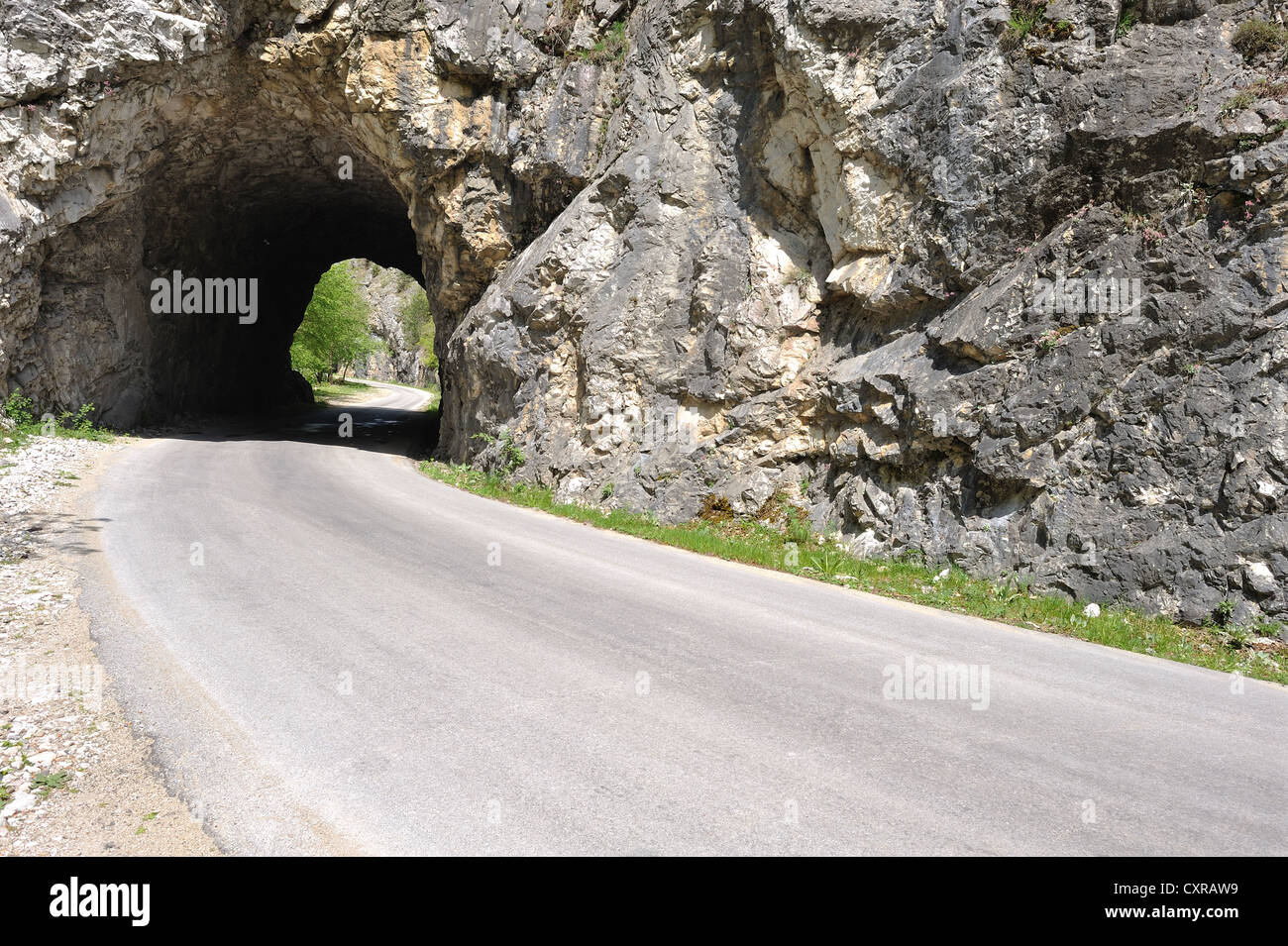 Tunnel in rocks hi-res stock photography and images - Alamy