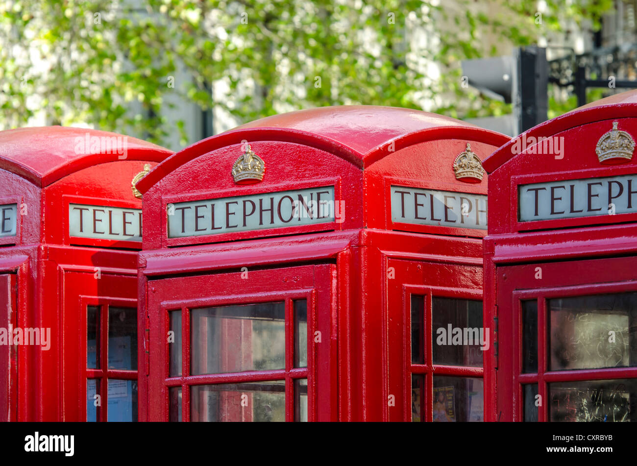 Typical english telephone booths hi-res stock photography and images ...