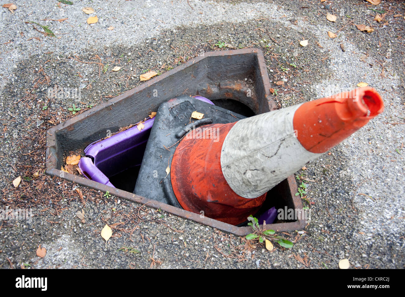 Manhole cover hi-res stock photography and images - Alamy