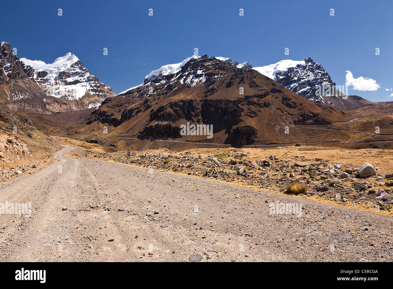 Peruvian roads mountains hi-res stock photography and images - Alamy