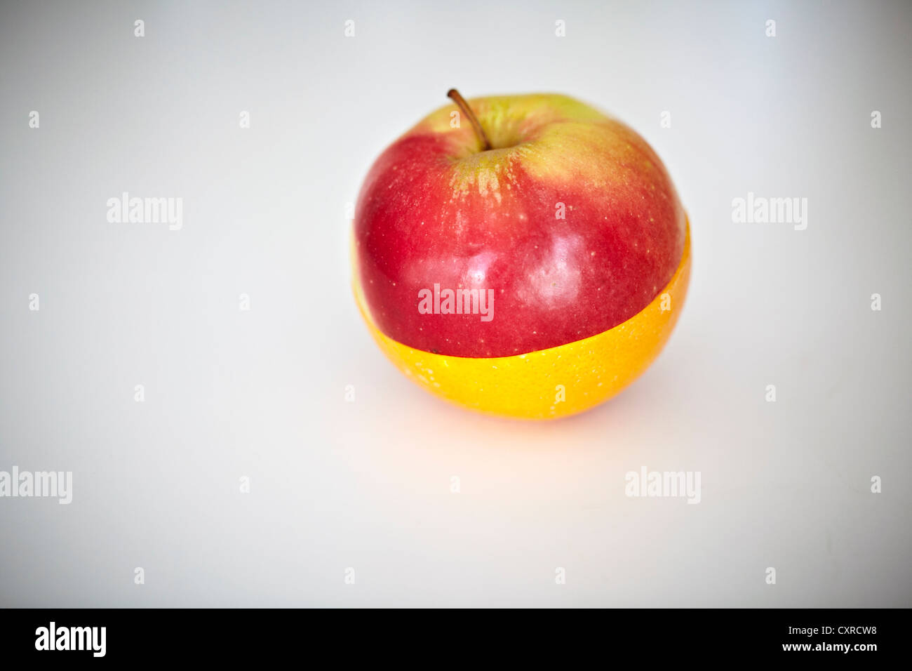 One half apple hi-res stock photography and images - Alamy