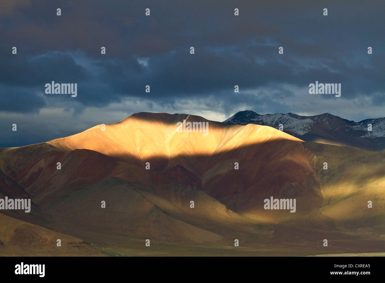 Sunrays breaking through clouds hi-res stock photography and images - Alamy