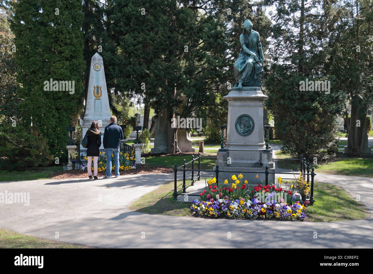 The graves of composers Wolfgang Amadeus Mozart & Ludwig van Beethoven ...