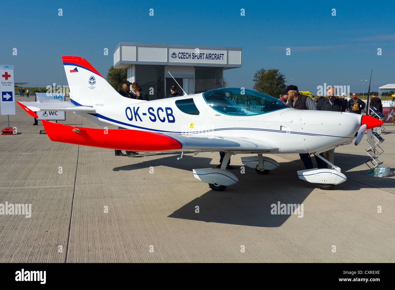 Aircraft pipersport ps 28 cruiser hi-res stock photography and images ...