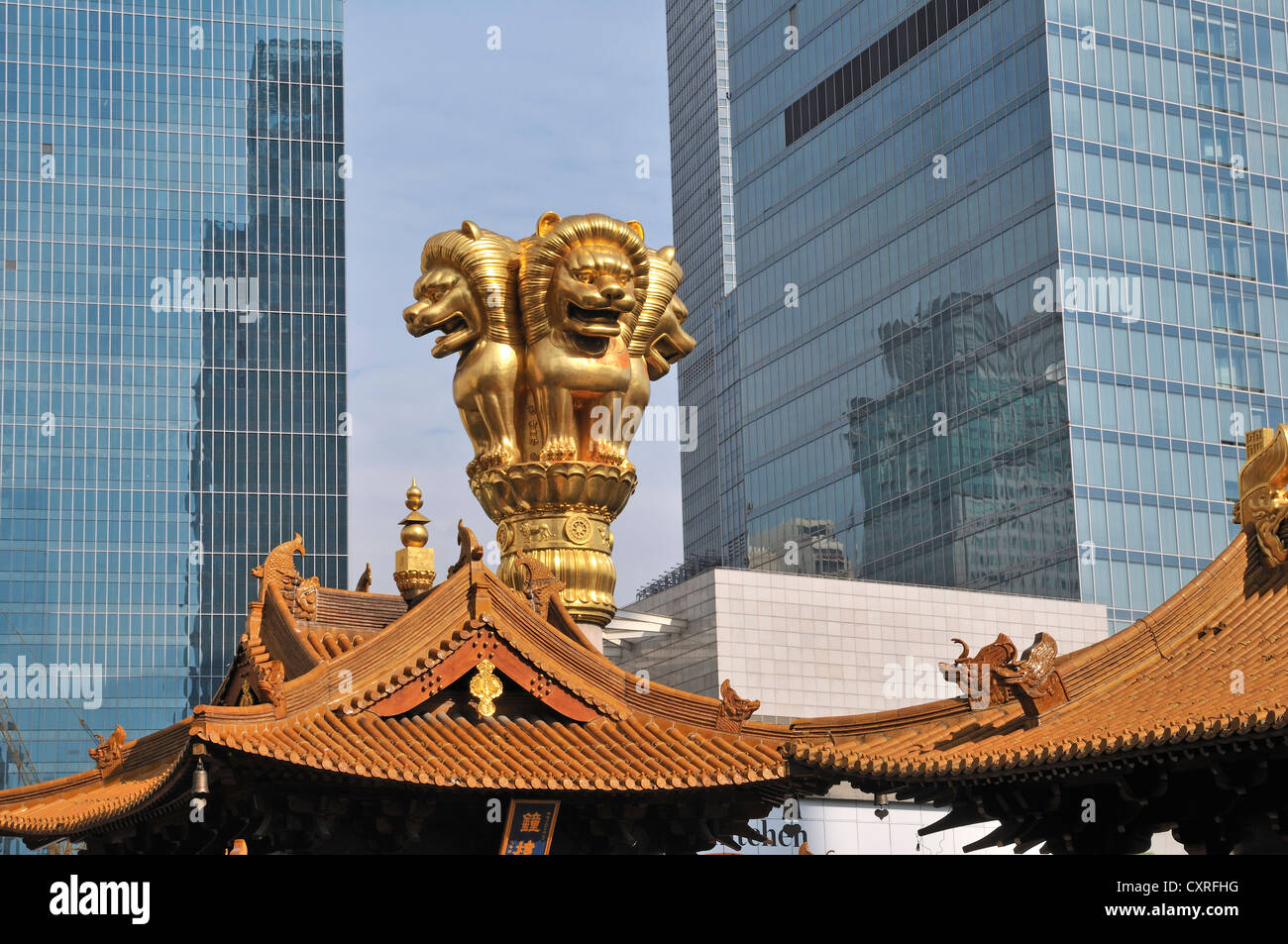 Column with golden lion sculptures, Jing'an Temple, Shanghai, China ...
