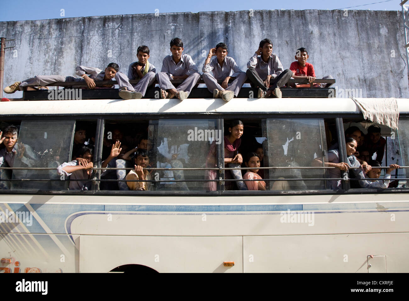 India bus hi-res stock photography and images - Alamy