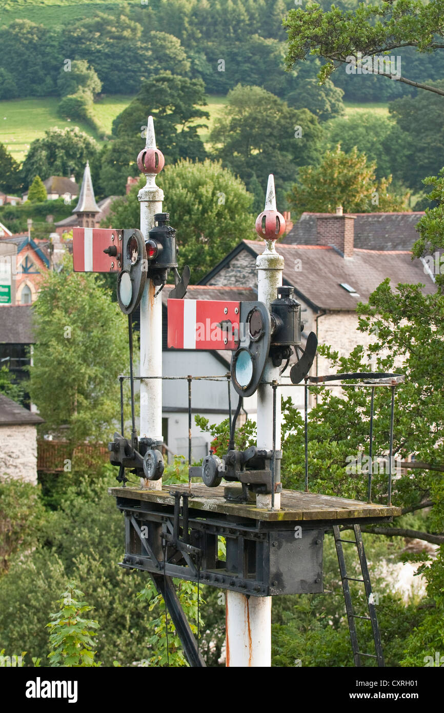 Signal gantry stop hi-res stock photography and images - Alamy