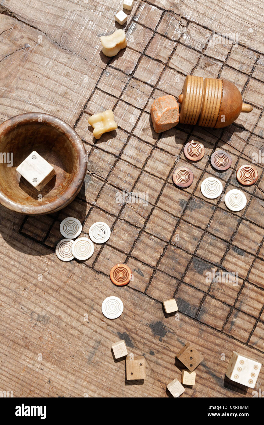 Roman board games hi-res stock photography and images - Alamy
