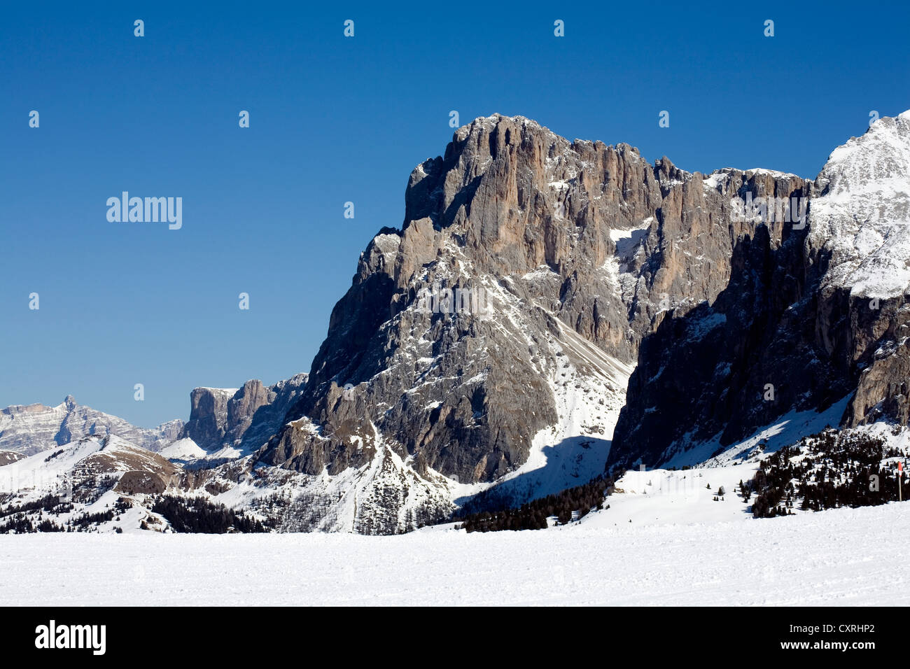 Sasso Piatto Plattkofel Sasplat snow field and Sassolungo Langkofel in ...