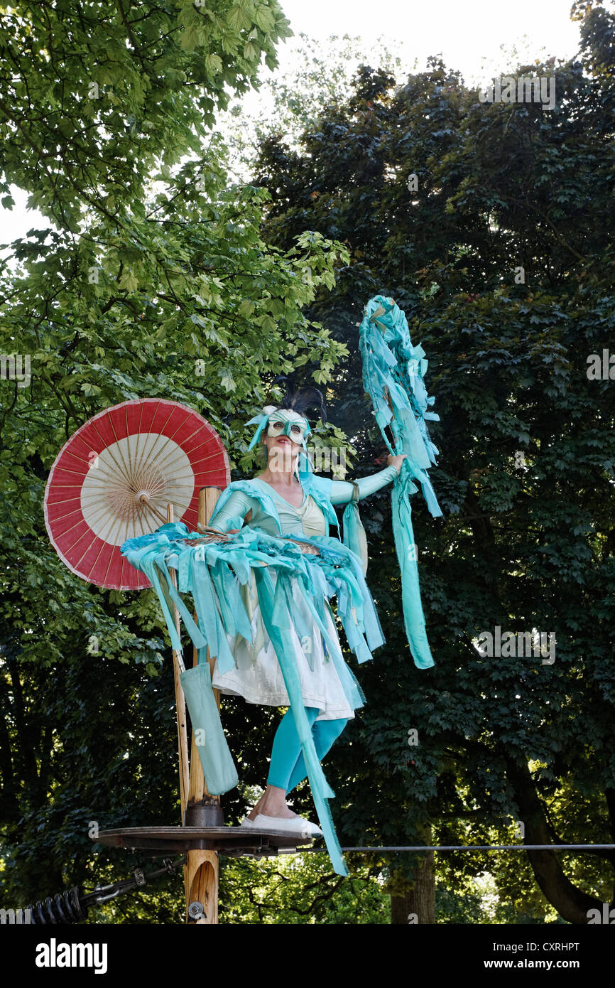 Tightrope artist hi-res stock photography and images - Alamy