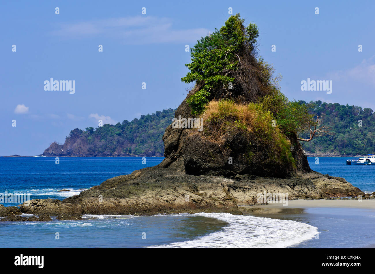 View of rock formations on Manuel Antonio beach, Manuel Antonio ...