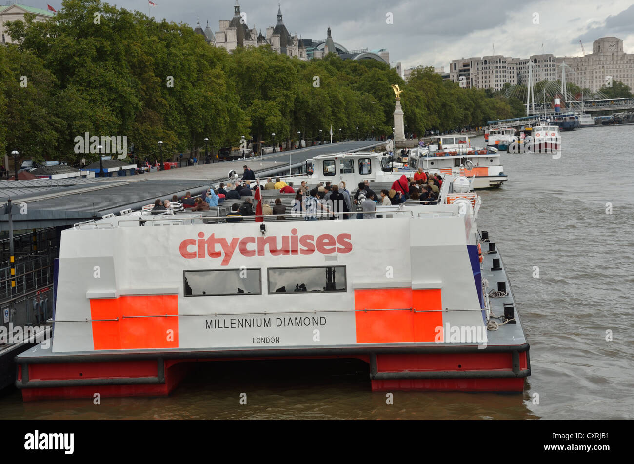 City cruises boat hi-res stock photography and images - Alamy