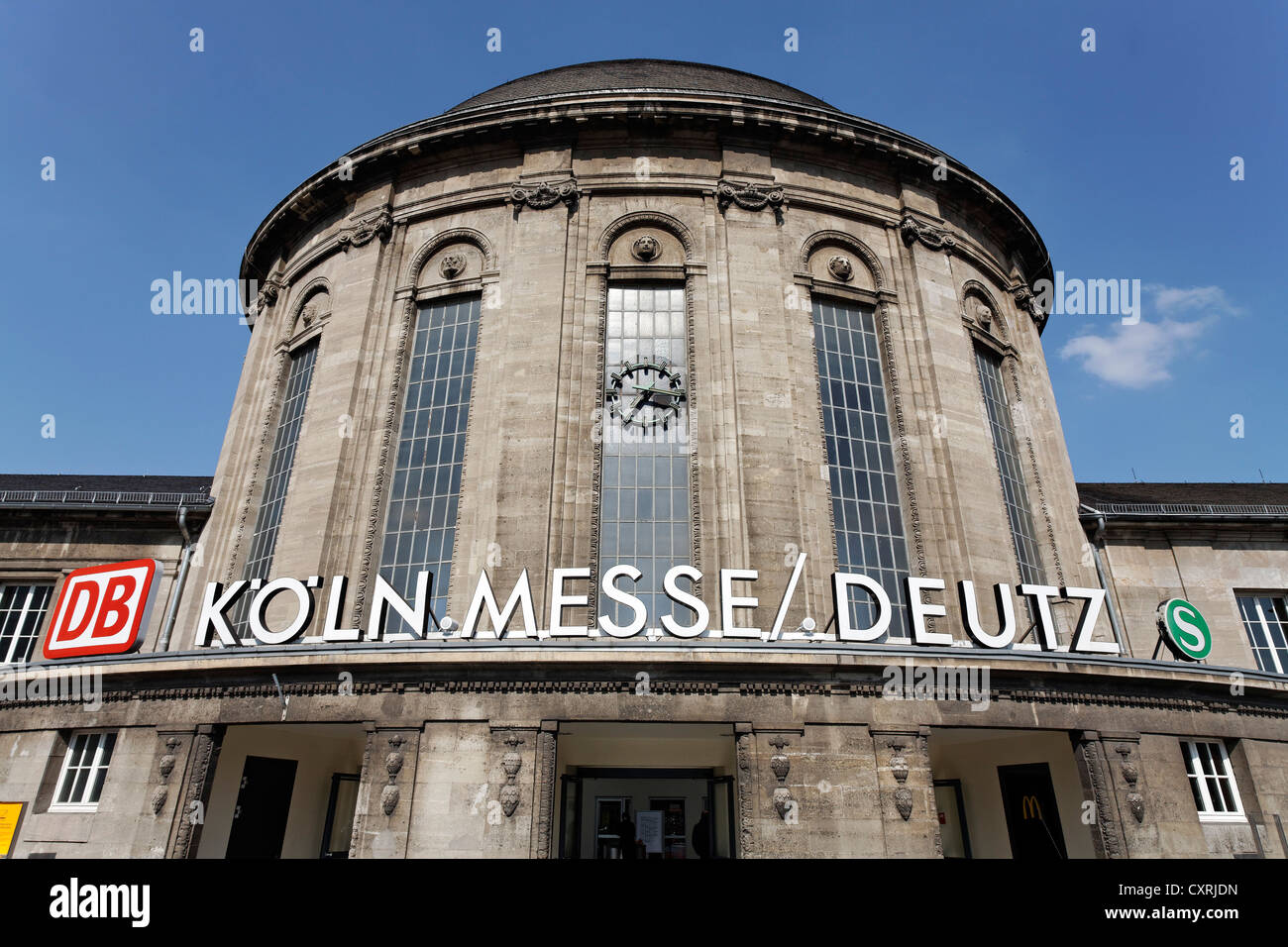 Historic domed building, Koeln-Deutz station, Cologne, North Rhine ...