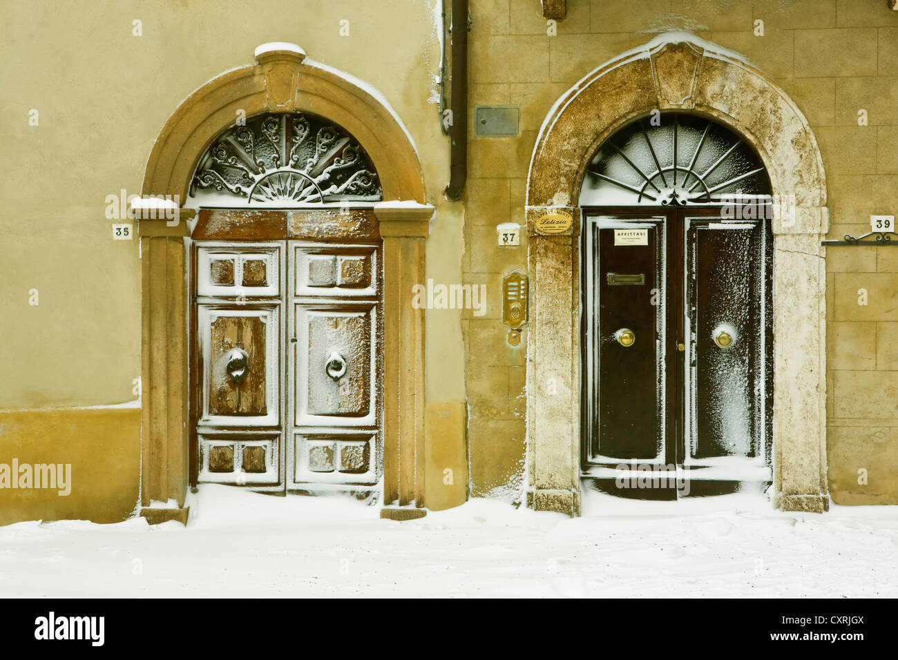 Snow-covered front doors in Pienza, Tuscany, Italy, Europe Stock Photo ...