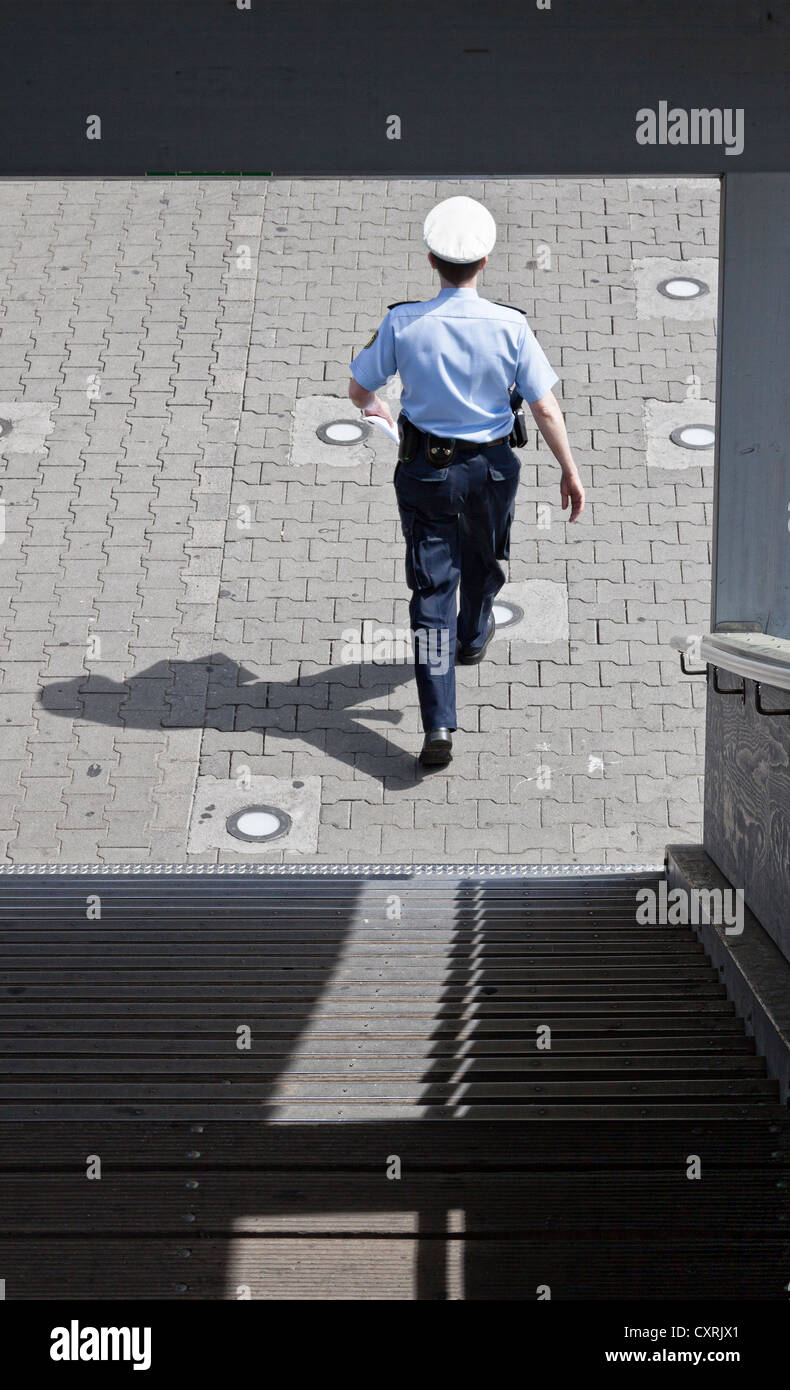 Officer of the German Federal Border Police on the way to the central ...
