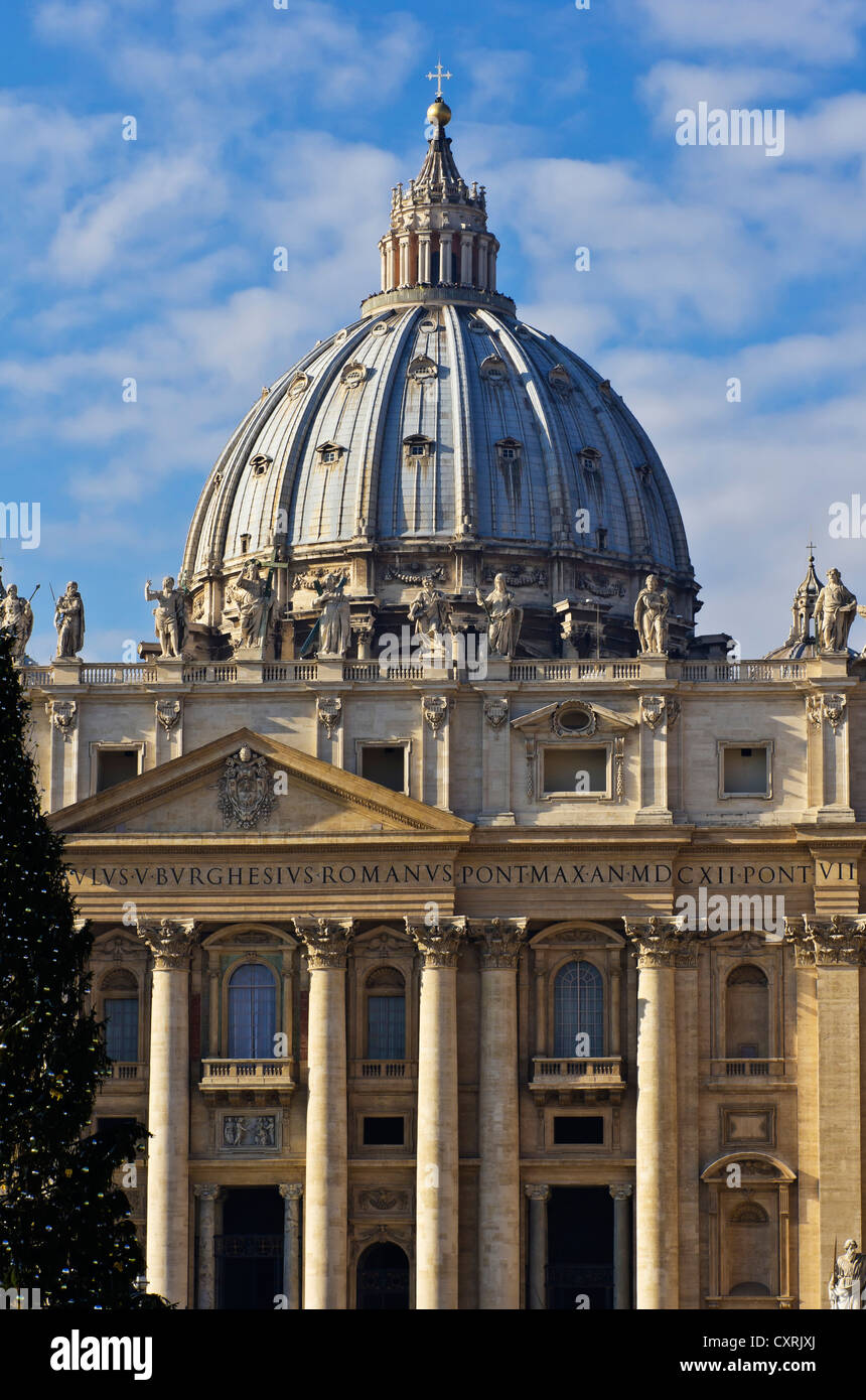 Statues st peter basilica hi-res stock photography and images - Alamy