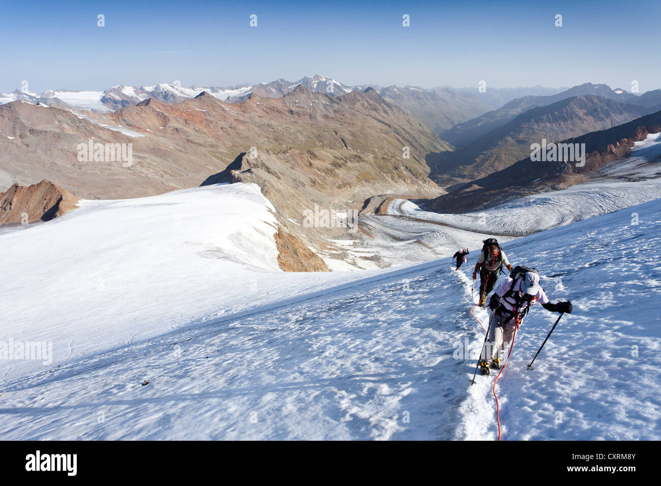 Hikers during the ascent to Similaun Mountain on Niederjochferner ...