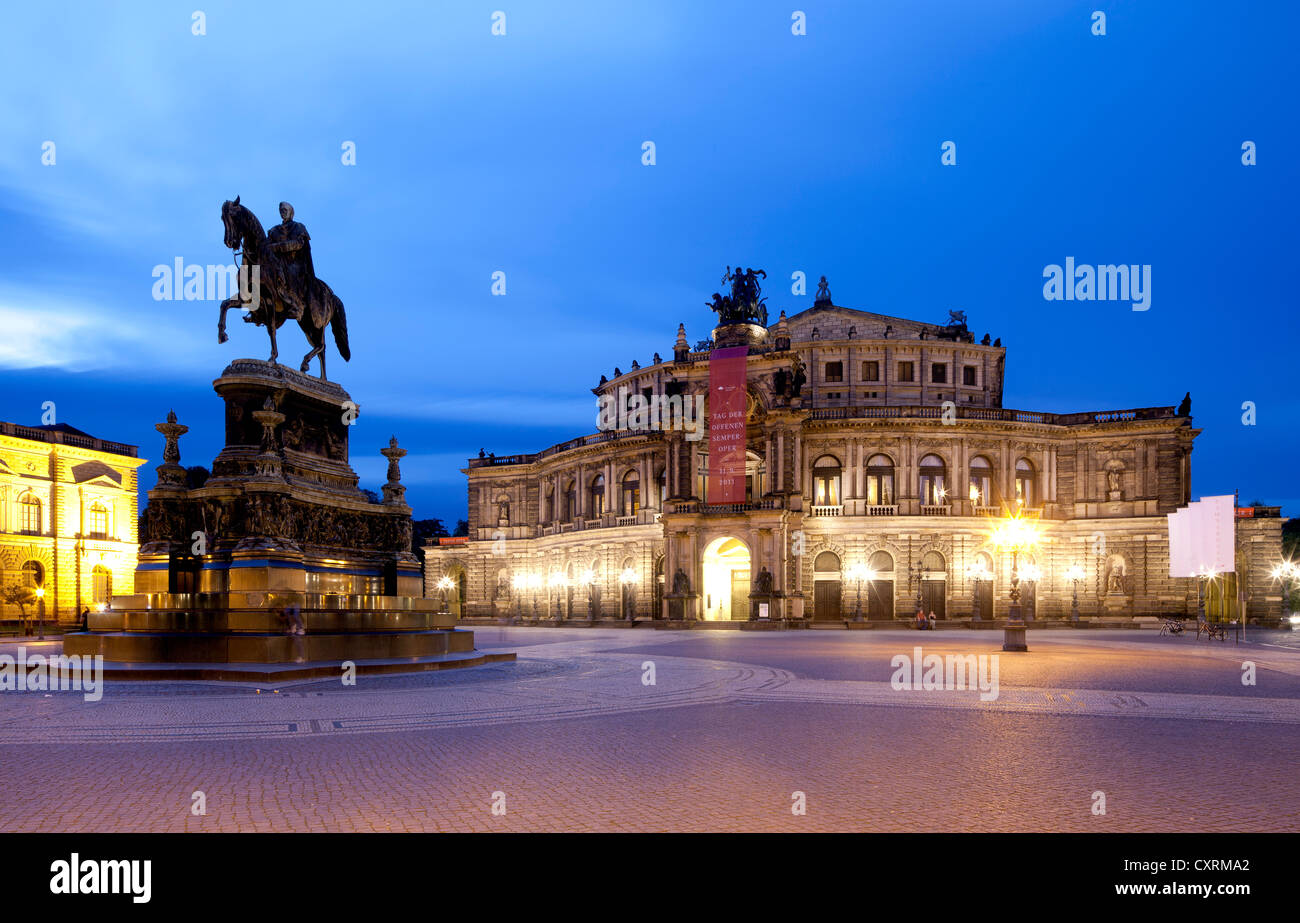 Semper opera house hi-res stock photography and images - Alamy