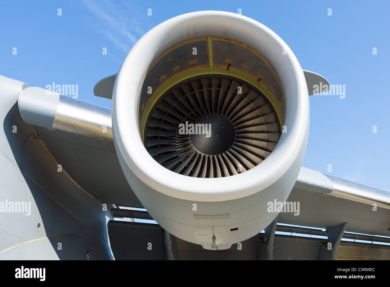 Engines boeing c 17 globemaster hi-res stock photography and images - Alamy