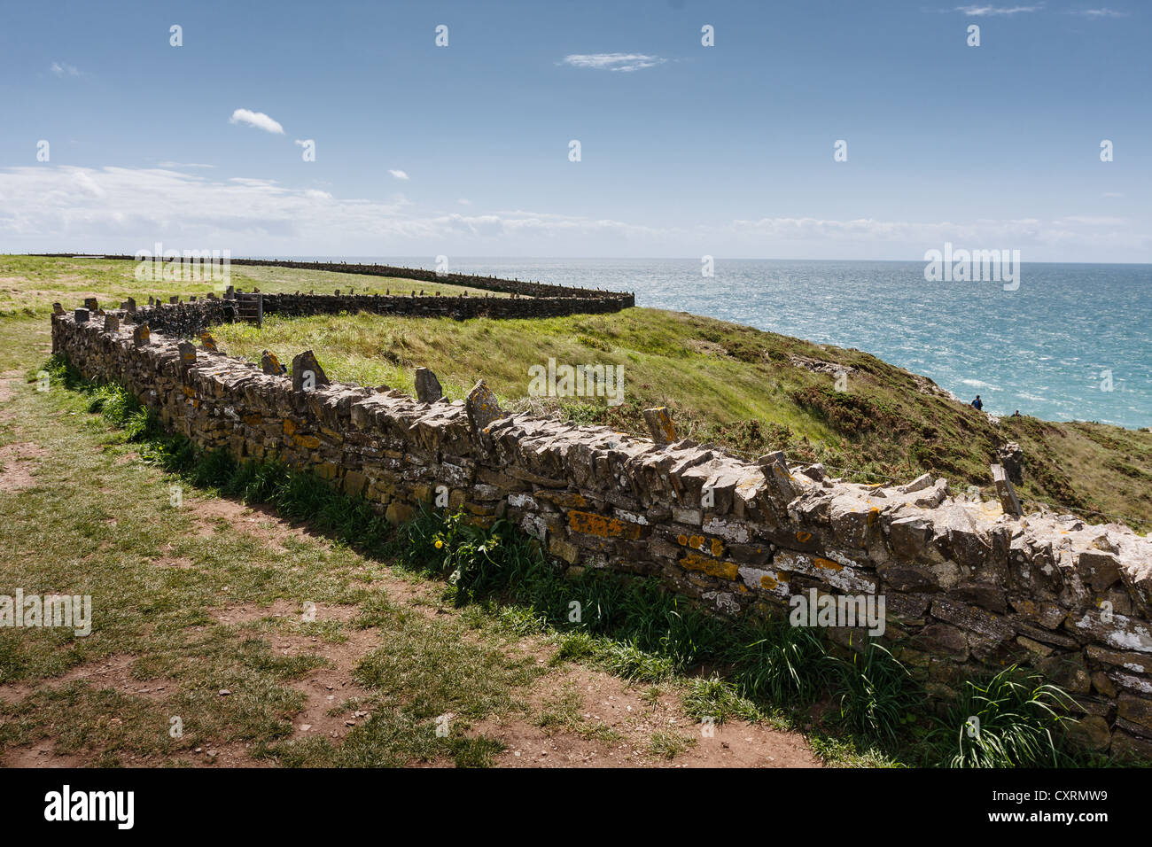 Meandering stone wall hi-res stock photography and images - Alamy