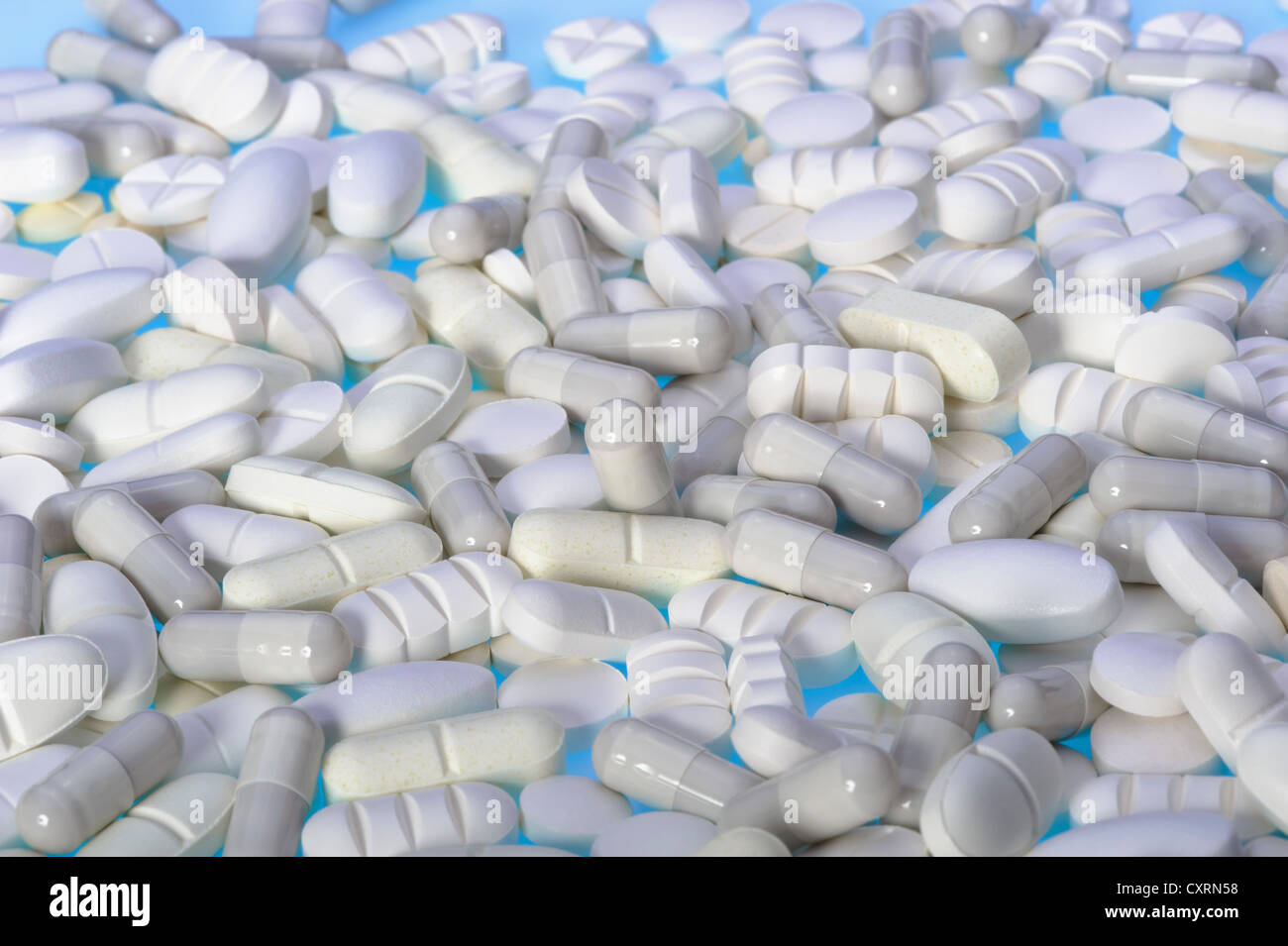 Various capsules and tablets Stock Photo - Alamy