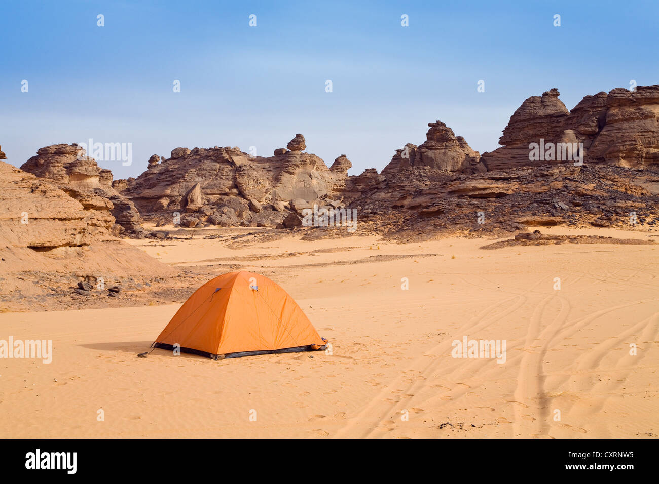Tent, rock formations in the Libyan Desert at Wadi Awis, Acacus ...