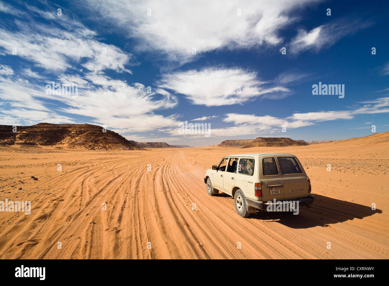 Acacus Mountains or Tadrart Acacus, jeep, Libya, Sahara, North Africa ...