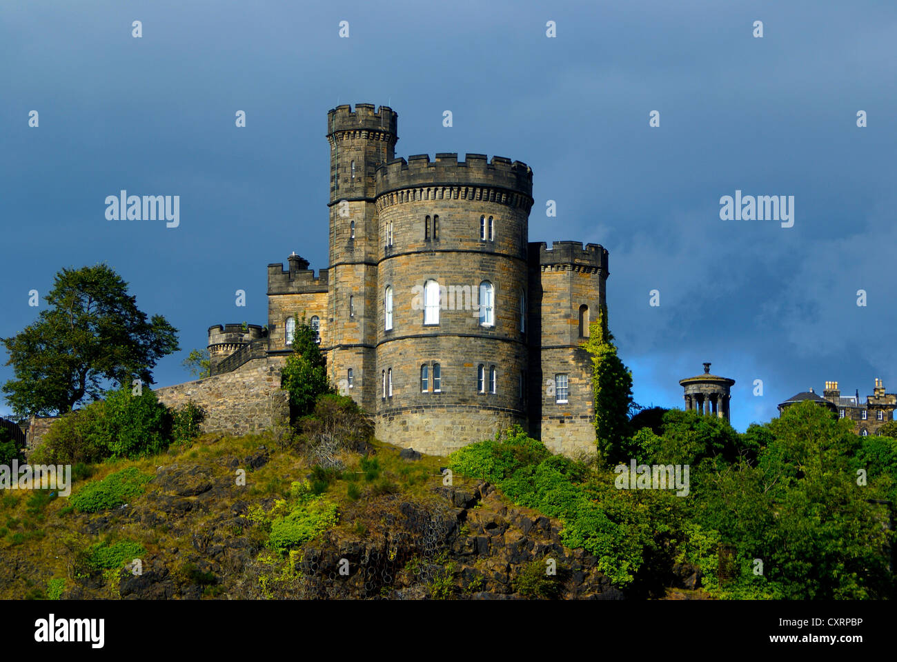 Clouds over edinburgh castle hi-res stock photography and images - Alamy