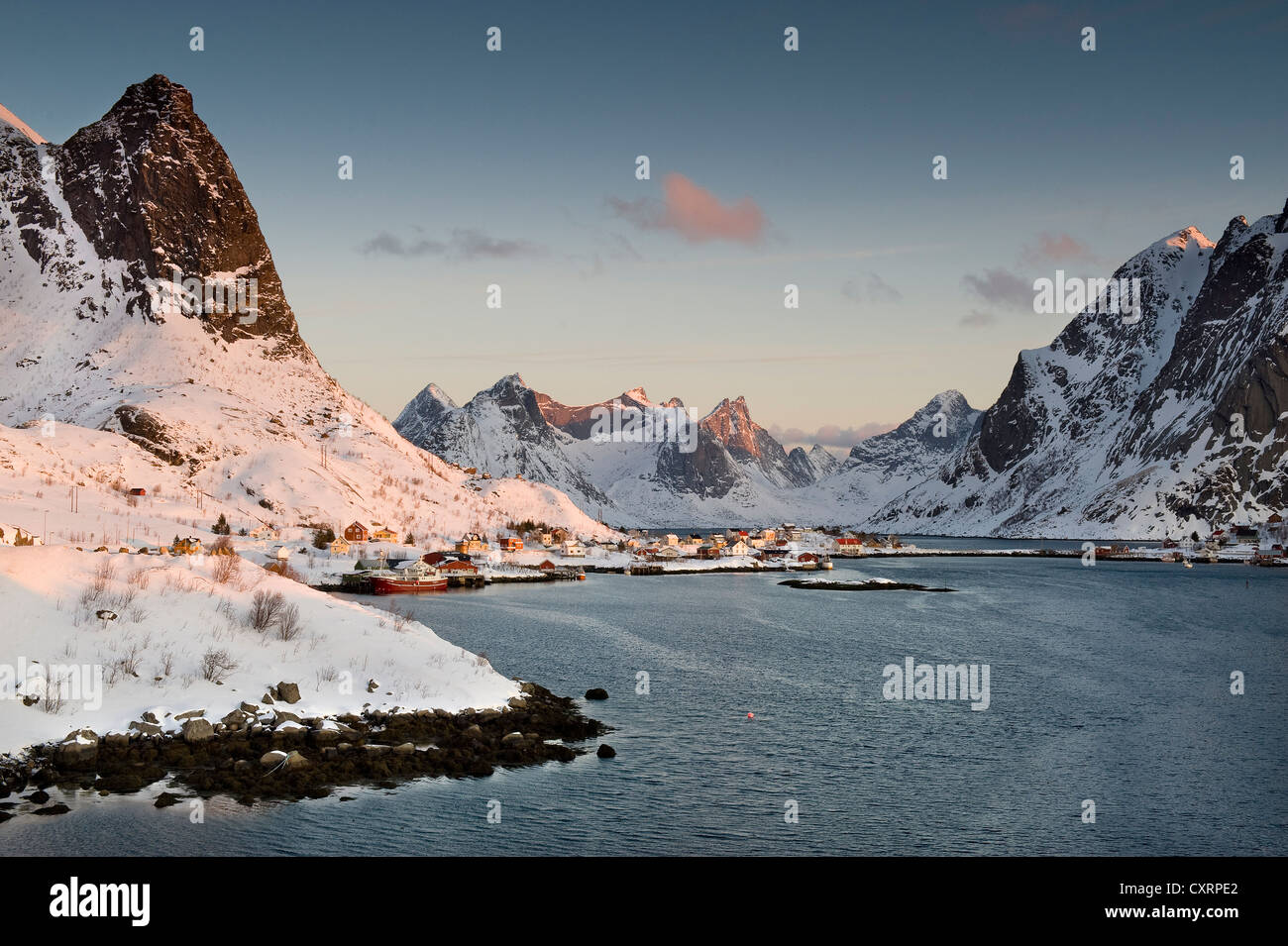 Moskenesoya hi-res stock photography and images - Alamy